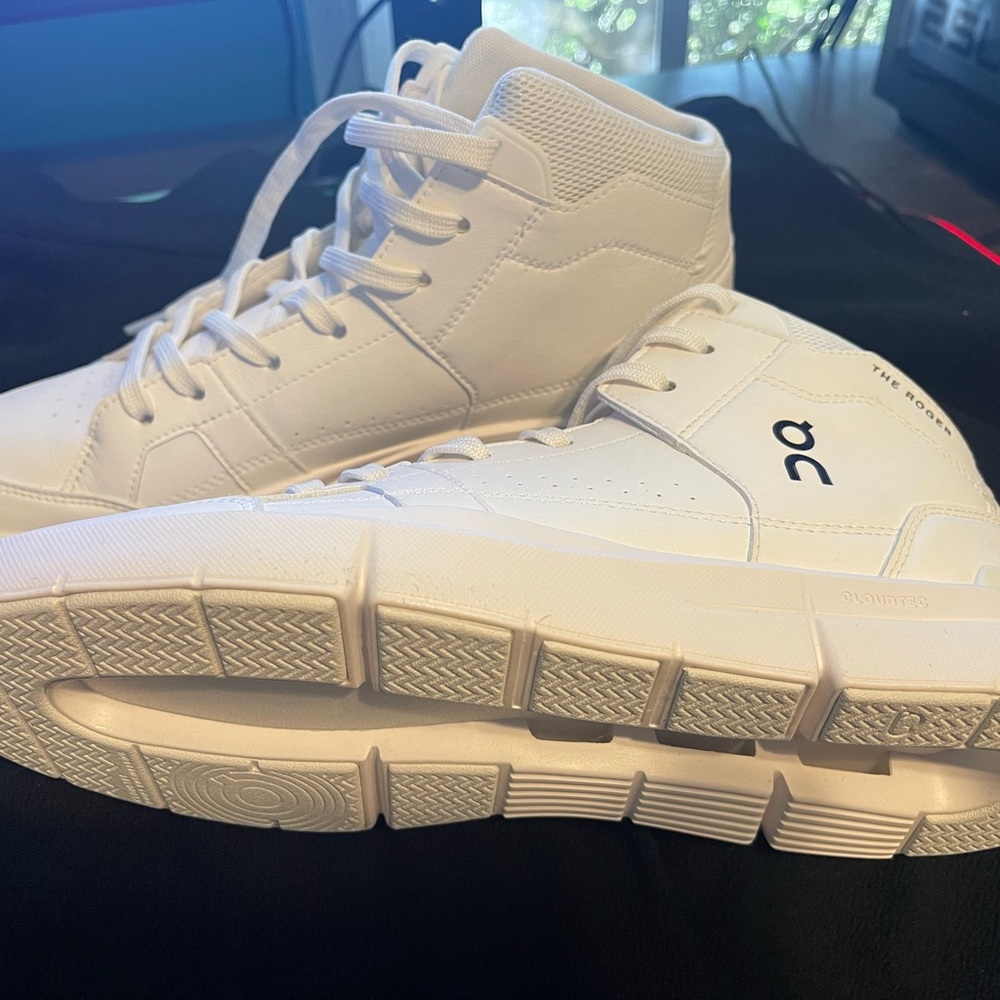 On Cloud The Roger Clubhouse Mid Sneaker - Gem